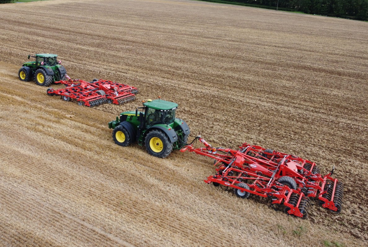 KUHN presents the new HIGHLANDER tine cultivator: Scalping and mixing ...