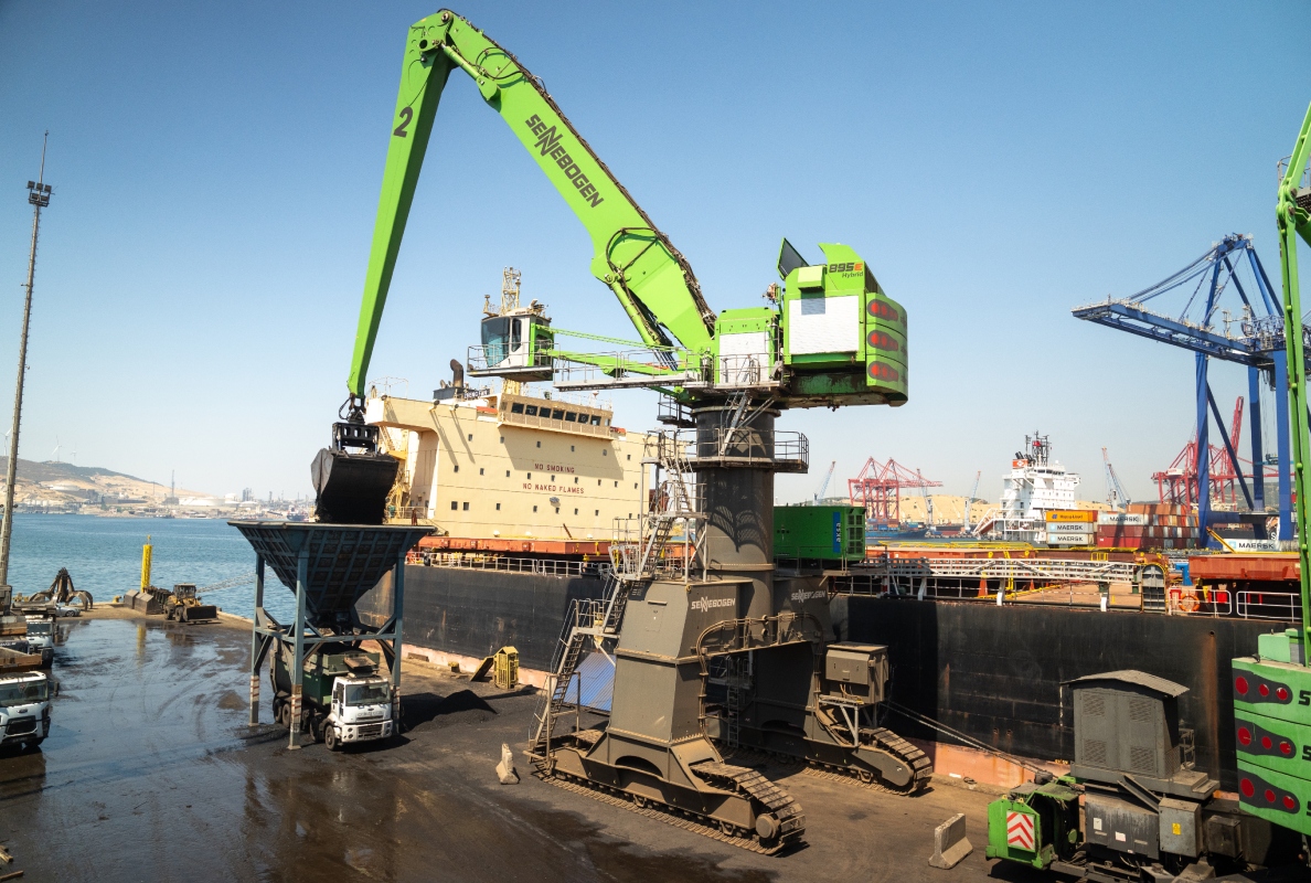 Port Handling: Diesel or Electric Material Handlers? | LECTURA Press