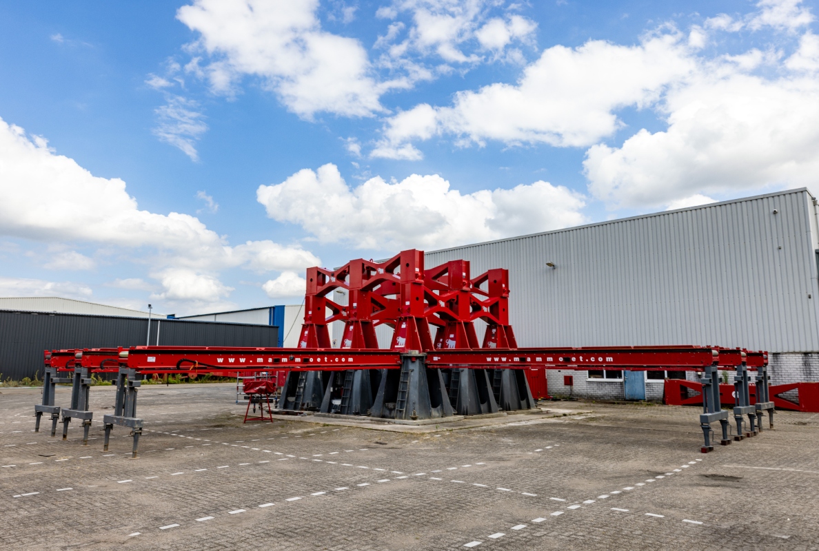 Mammoet's Mega Jack system completed the world's heaviest jack-up ...