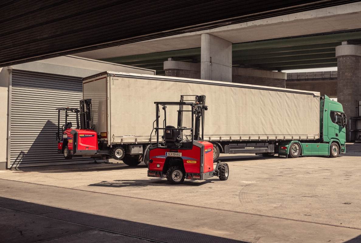 The FLM 25 is the first middle-seat truck-mounted forklift of PALFINGER ...