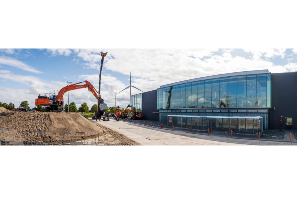 Hitachi Construction Machinery Co., Ltd. Launches "LANDCROS" | LECTURA ...