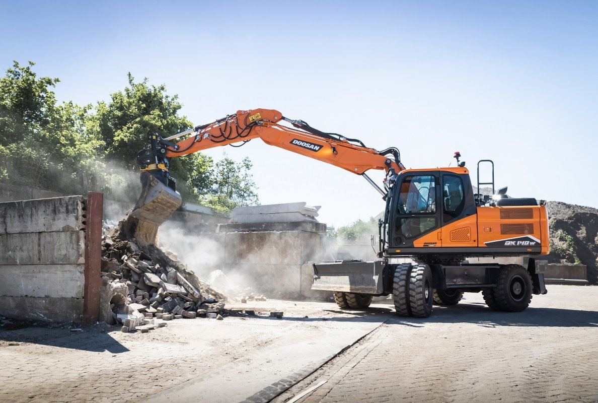Doosan Mobilbagger DX140W-7 | LECTURA Press