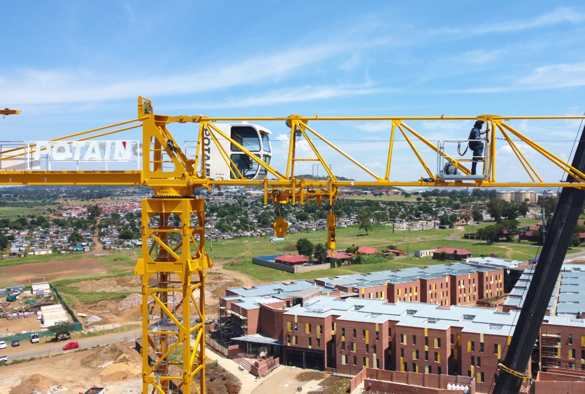 Potain MCT 185 supports construction of new housing project in South ...