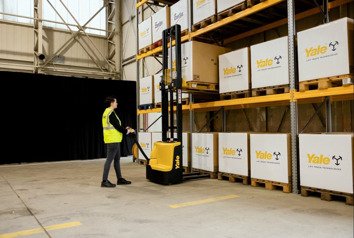 Yale brings lithium-ion technology to new compact pallet stacker | LECTURA Press