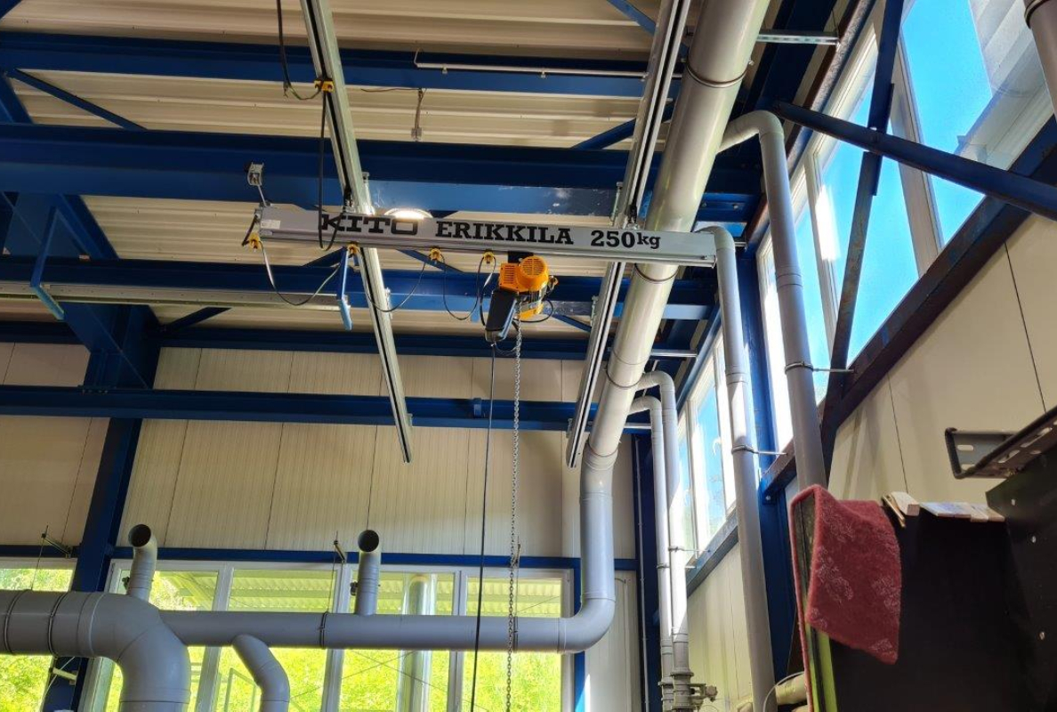 Installation beneath existing sprinkler pipes | LECTURA Press