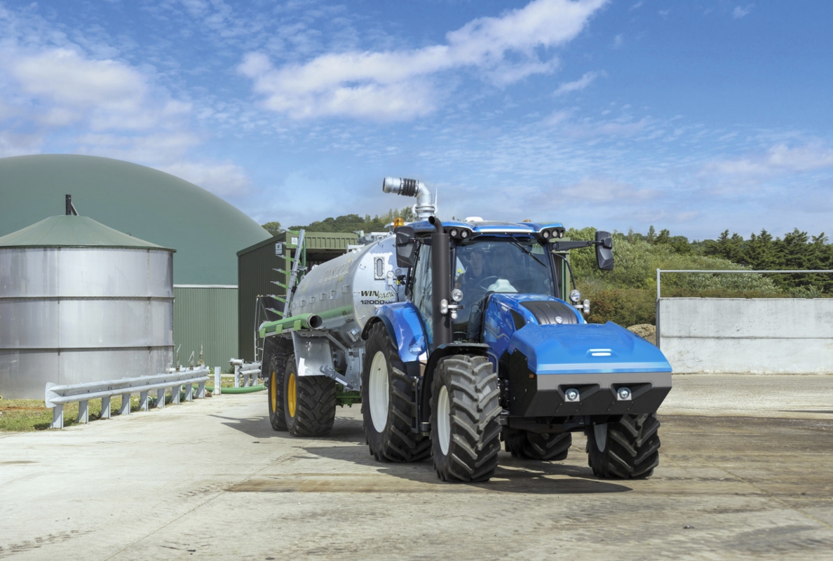 New Holland Methane Powered Tractor | LECTURA Press