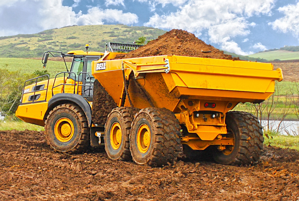 The rear body of the Bell B50E with automatic tailgate has a 1.5 m³ ...