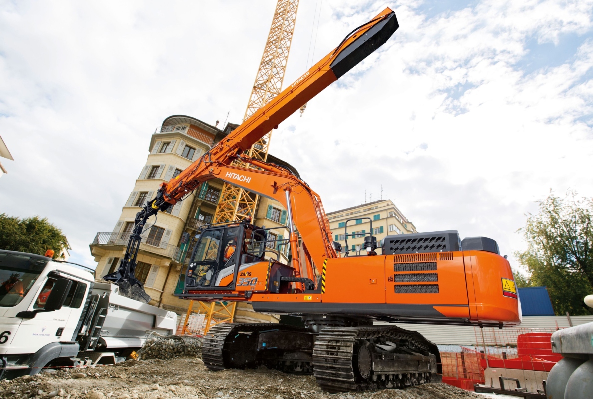 Hitachi presents ZX350LC-7 excavator with clamshell telescopic arm at ...