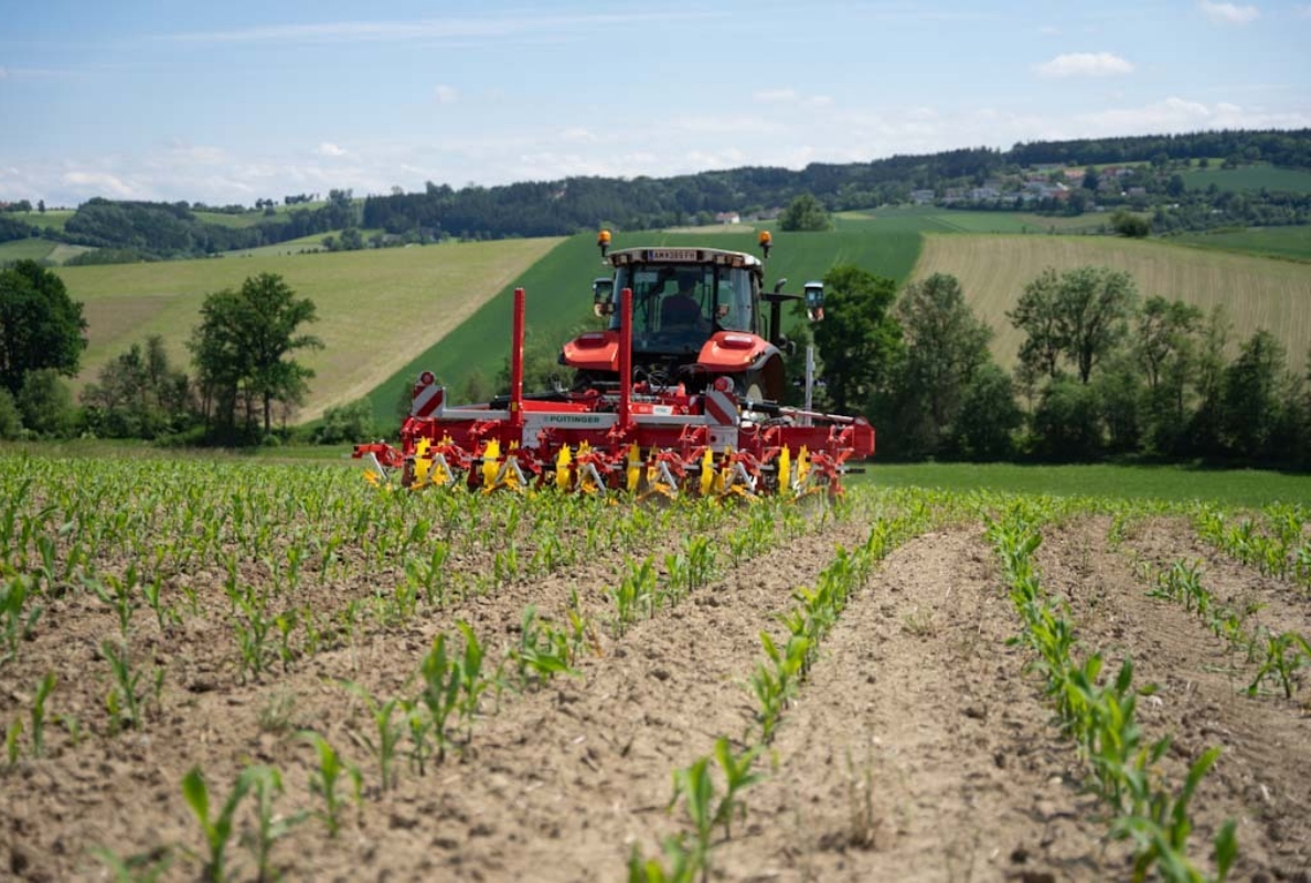 Adjustable to all crops and row widths | LECTURA Press