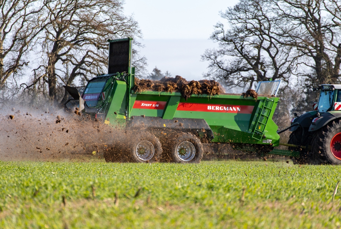 BERGMANN: trailer controls tractor – TIM (Tractor Implement Management ...