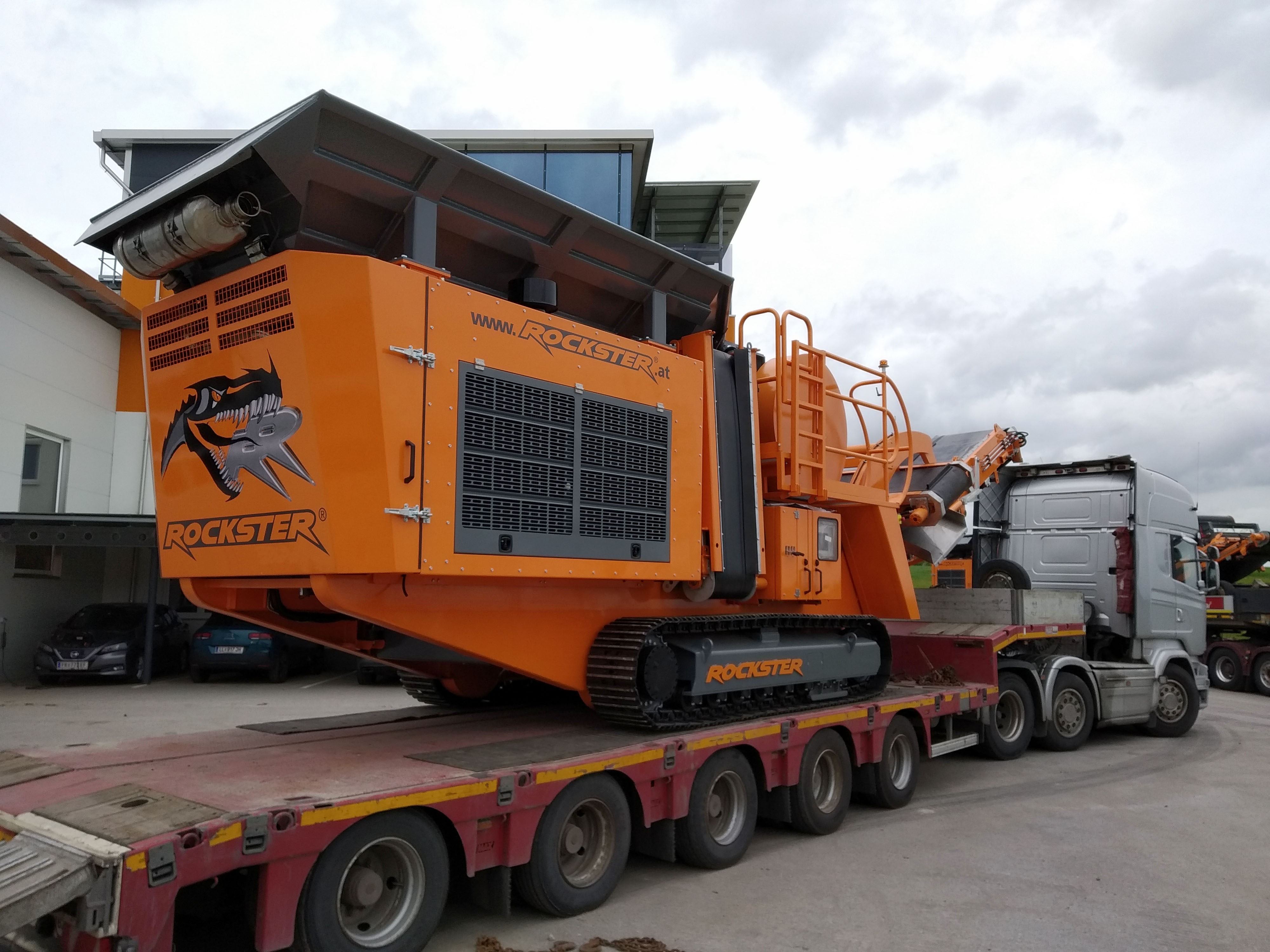 Optimum transport dimensions make the crusher easy to load and unload ...