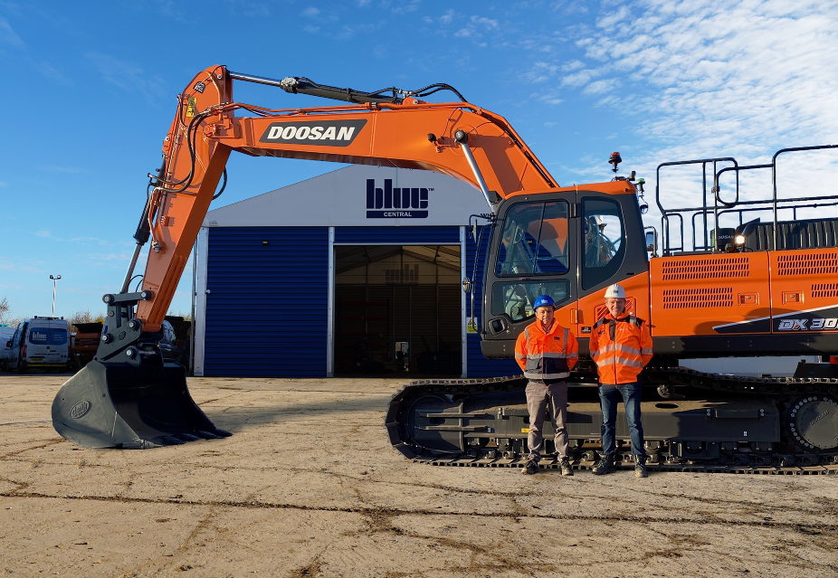 From left to right – Steve Edwards, Blue Central Aftersales Manager and ...