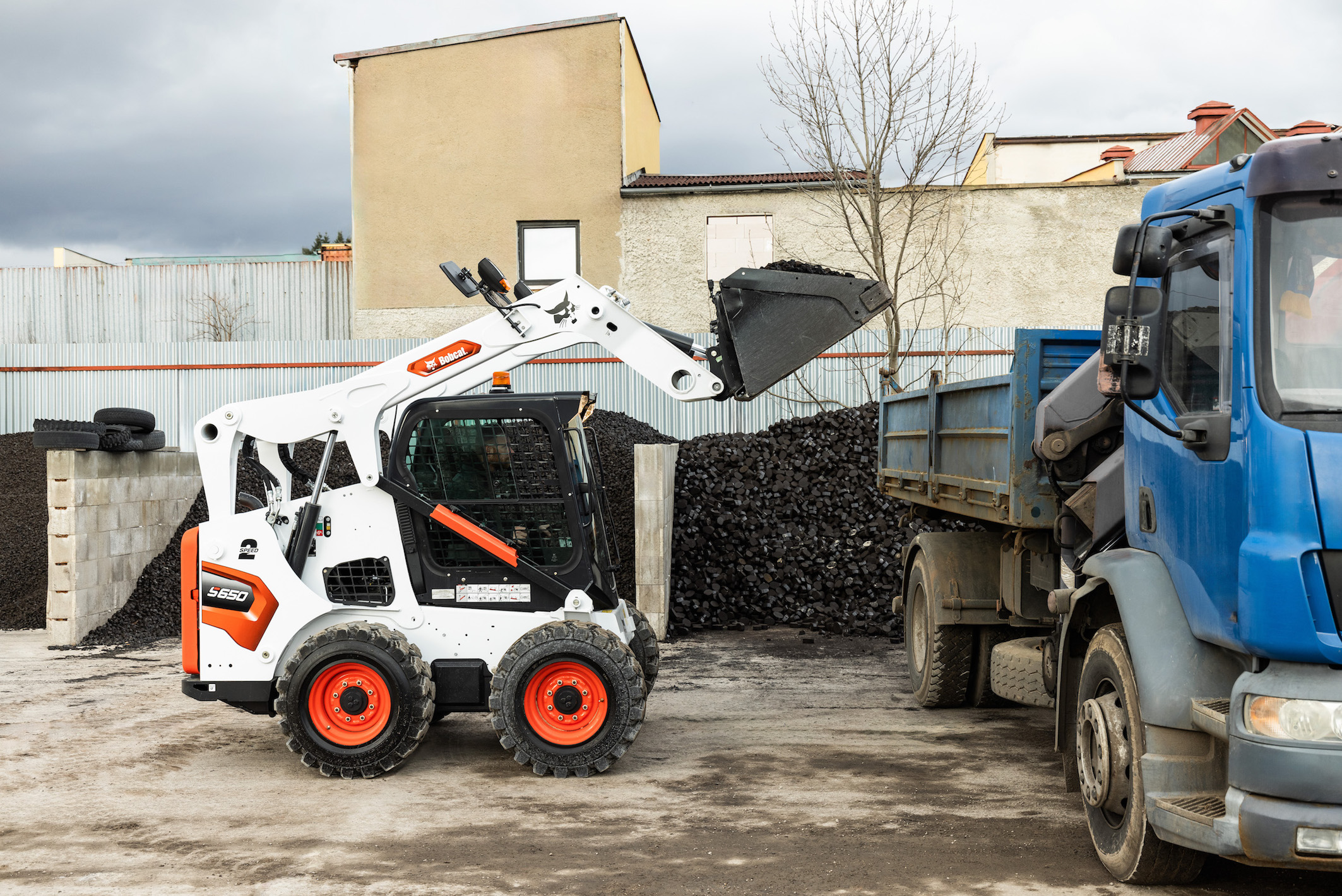Bobcat S650 M-Series Skid-Steer Loader | LECTURA Press