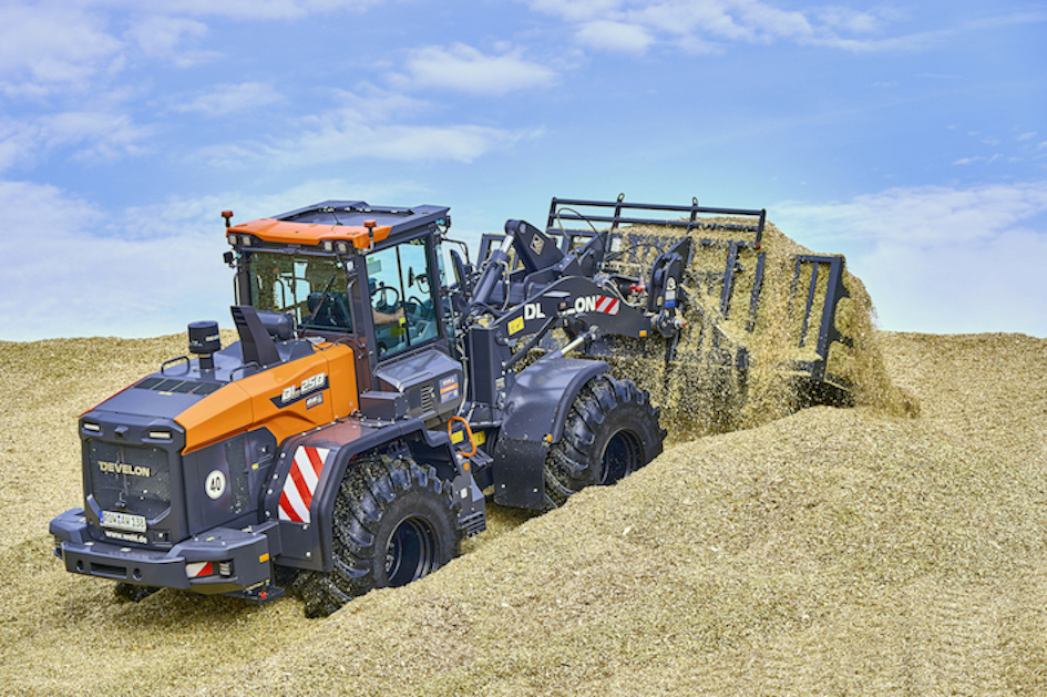 DEVELON DL250-7 Wheel Loader Successfully Completes First Assignment ...