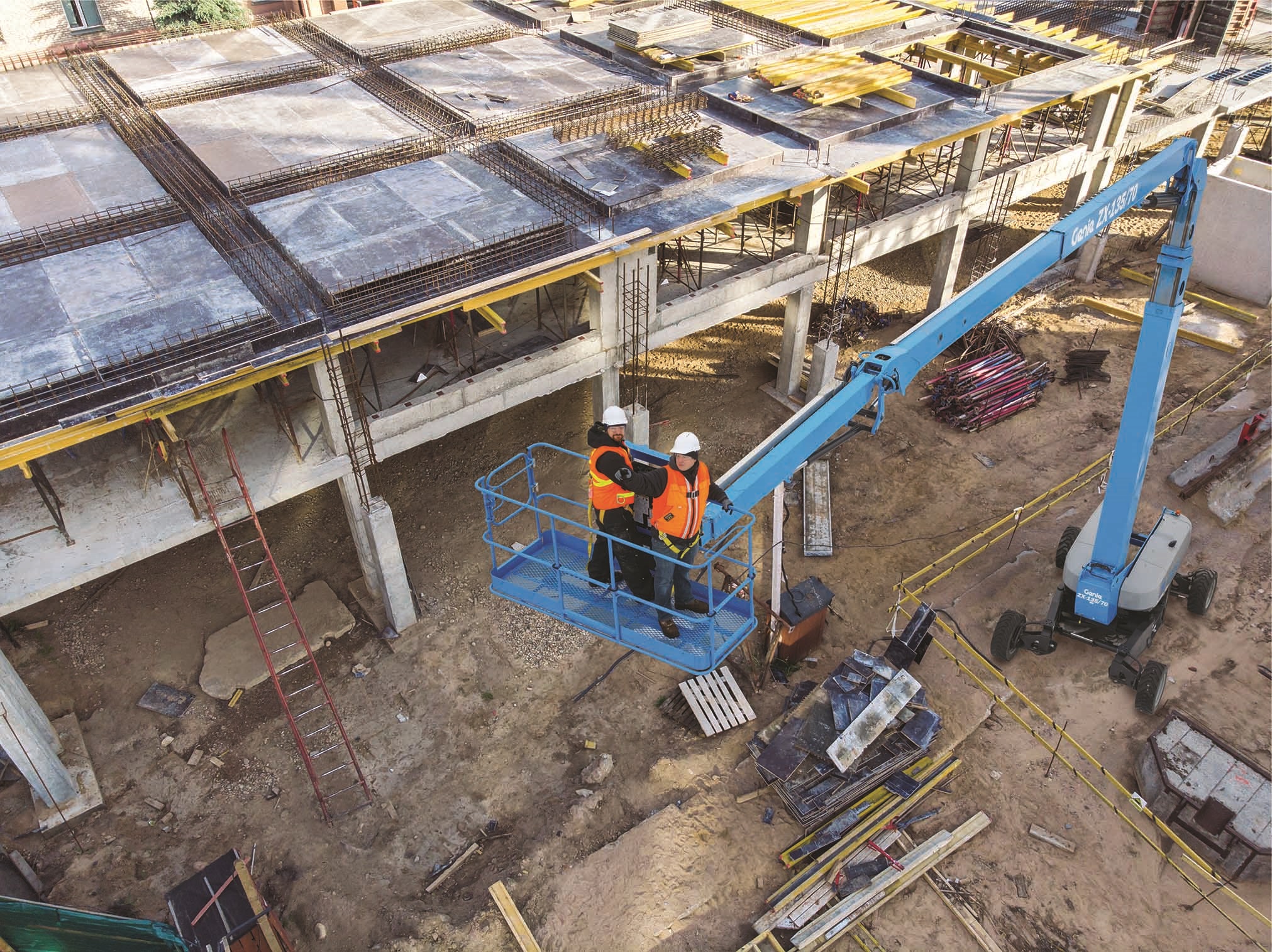 One of the Genie ZXTM-135/70 and Z-135/70 articulating boom lifts ...
