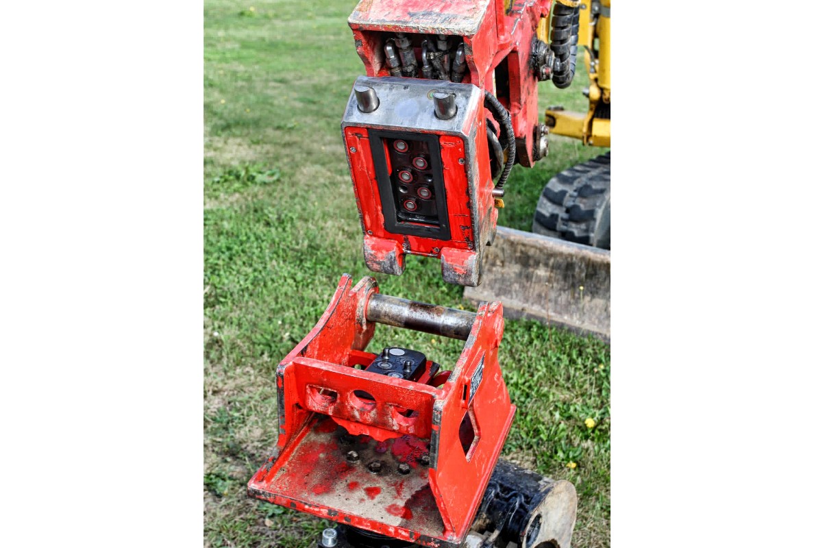 Powertilt Rototilt swivel motor with HS03V and view of the short-stroke ...