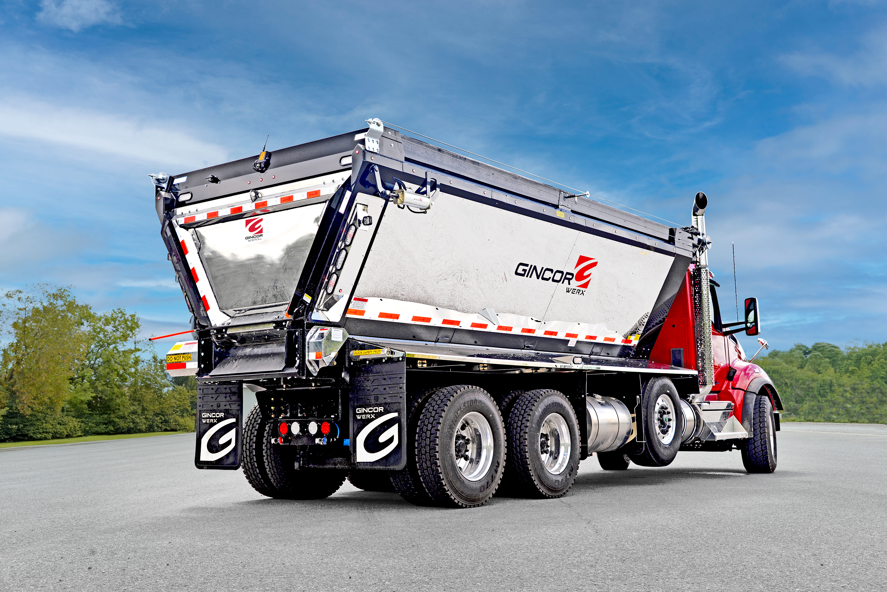 GINCOR Werx Showcases Live Bottom Trailers at CONEXPO 2026 | LECTURA Press