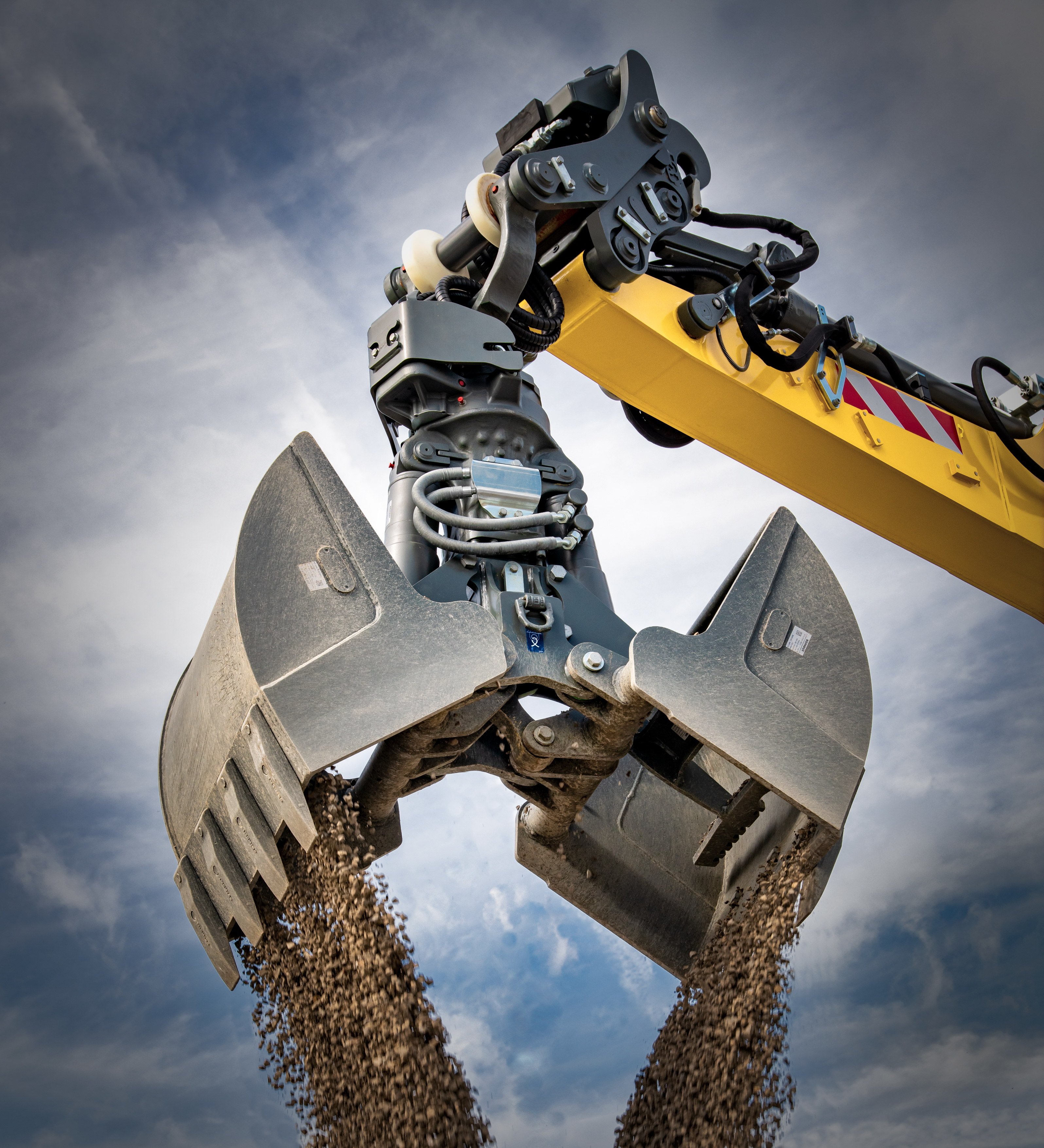 The Liebherr GMZ 22 clamshell buckets are designed for track ...