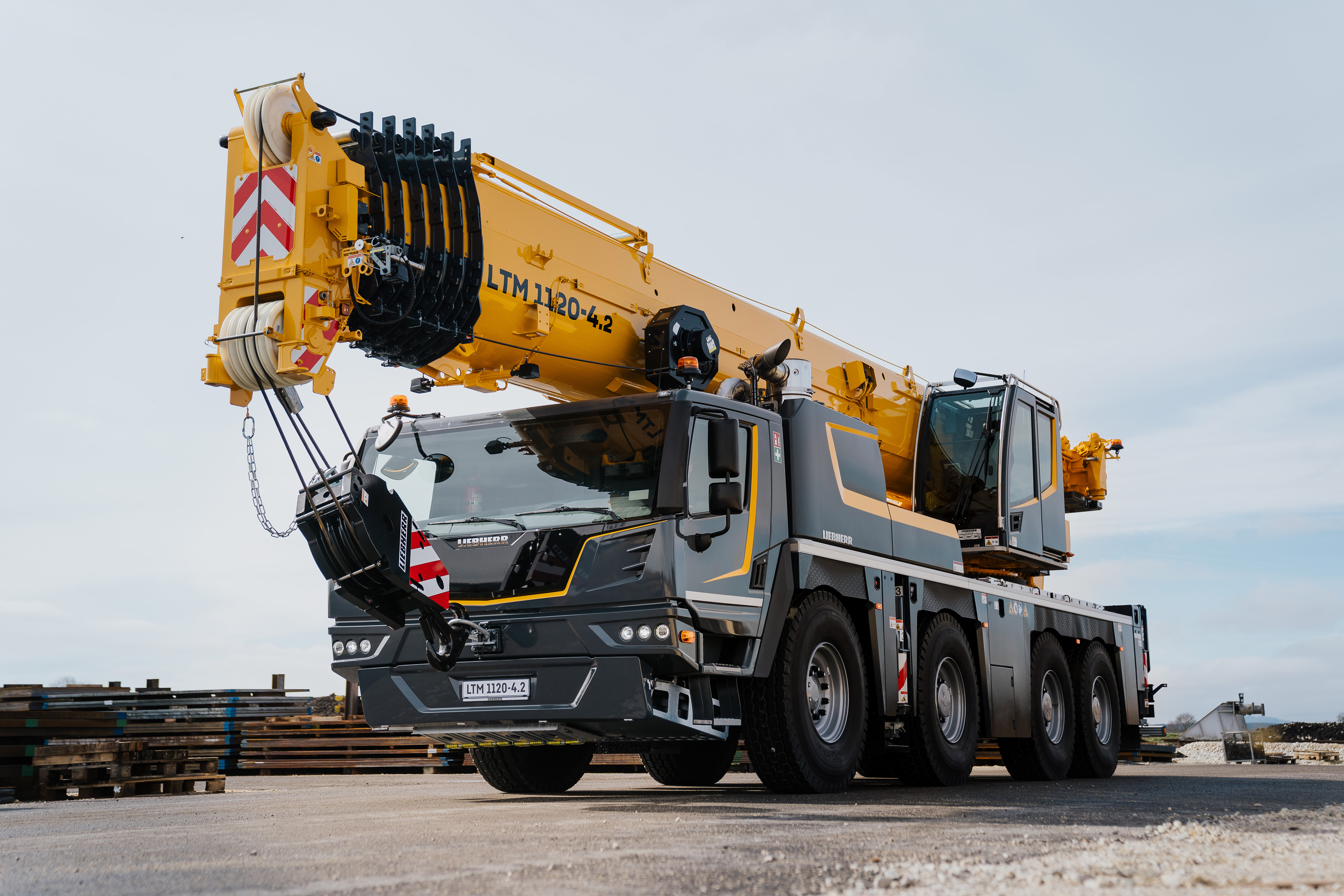 It`s a matter of control: Liebherr 120-tonne mobile crane with new ...