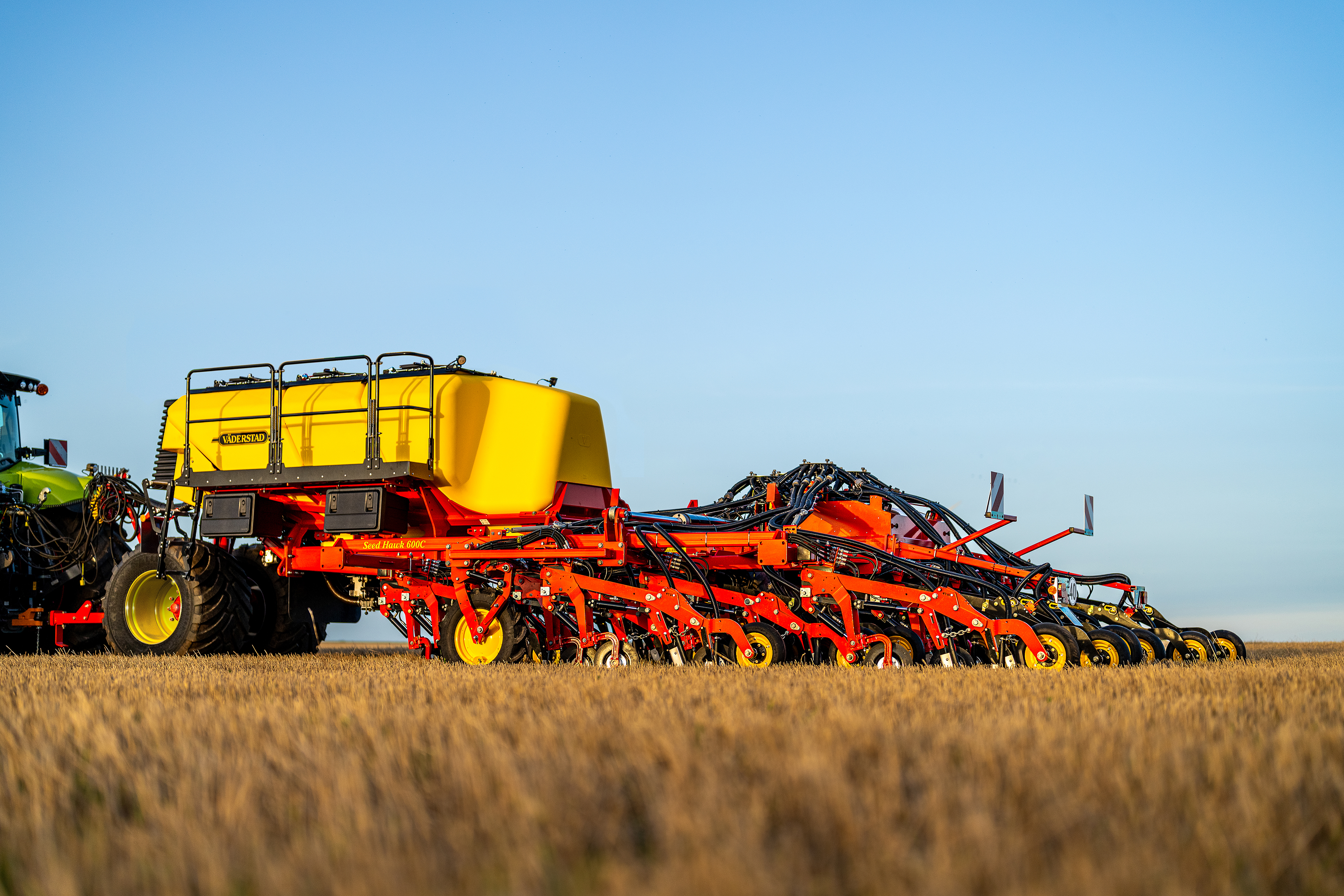 World-premiere of the new Väderstad Seed Hawk 600-900C at Agritechnica ...