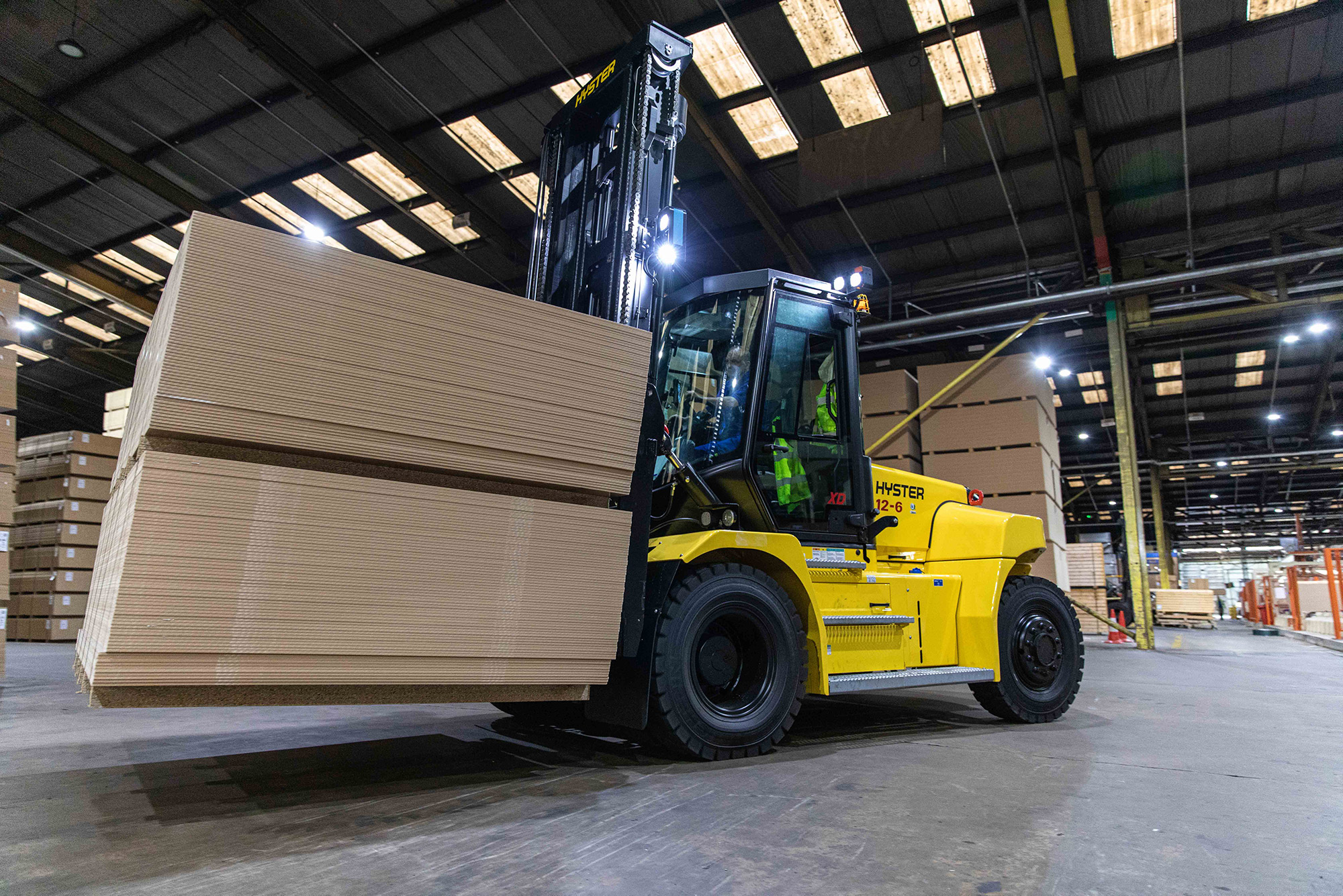 Stage V Hyster Big Truck | LECTURA Press