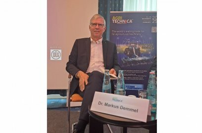 Dr. Markus Demmel at the international press conference | LECTURA Press