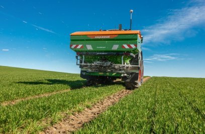 Self-adjustment of the spreader through measurement of the actual ...