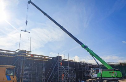 Same performance – fully electric. The SENNEBOGEN 653 Electro Battery ...