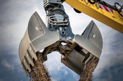 The Liebherr GMZ 22 clamshell buckets are designed for track ...