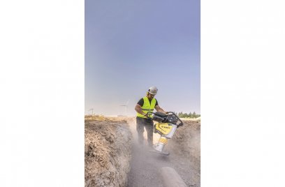 BT 60 e: Bomag battery-powered tamper in trench construction | LECTURA ...