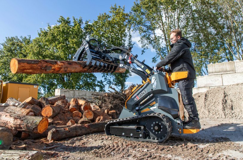 TOBROCO-GIANT Presents the Electric Skid-Steer GS950TE Loader at BAUMA ...