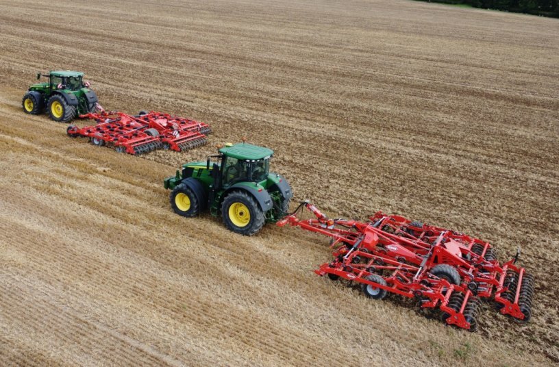 KUHN presents the new HIGHLANDER tine cultivator: Scalping and mixing ...