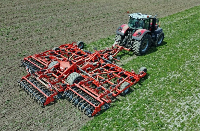KUHN presents the new HIGHLANDER tine cultivator: Scalping and mixing ...