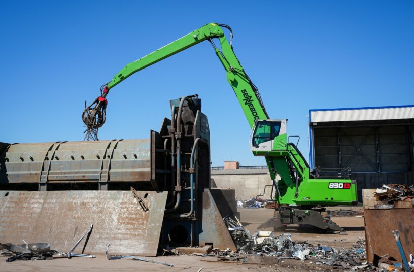 Feeding, sorting, dismantling – precise scrap recycling with the ...
