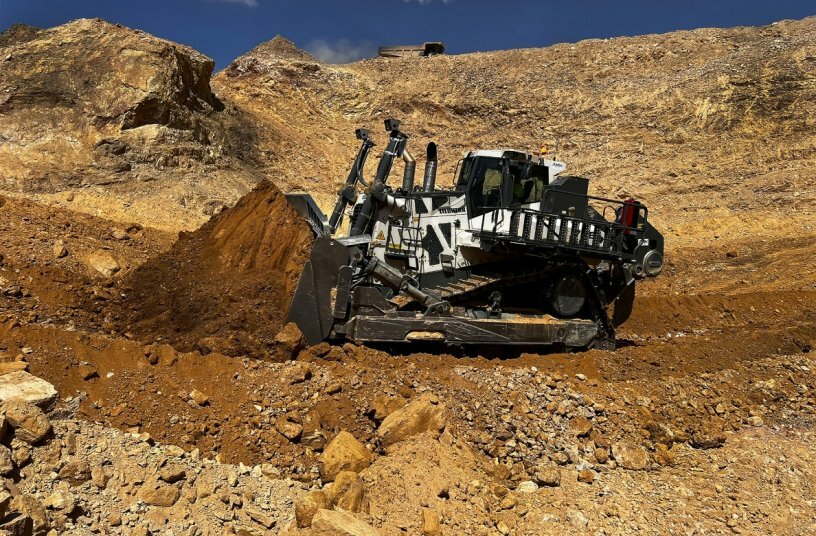High Efficiency and Power Output: Liebherr - Crawler Dozer PR 776 ...