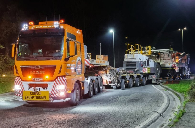 Transport of a slag pot carrier | LECTURA Press