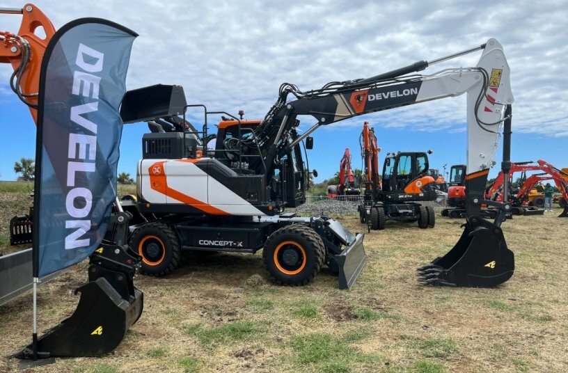 Develon Appears for the First Time at XTREM PRO Events | LECTURA Press