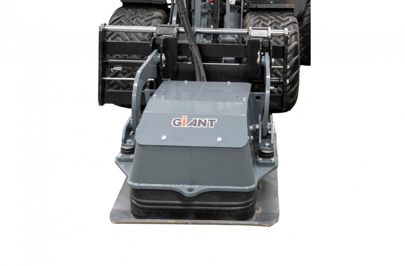 700 GIANT Attachments enhance machine versatility | LECTURA Press