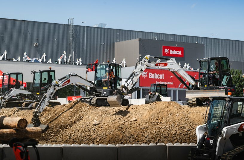Bobcat Unveils New Loaders at Demo Days 2026 | LECTURA Press