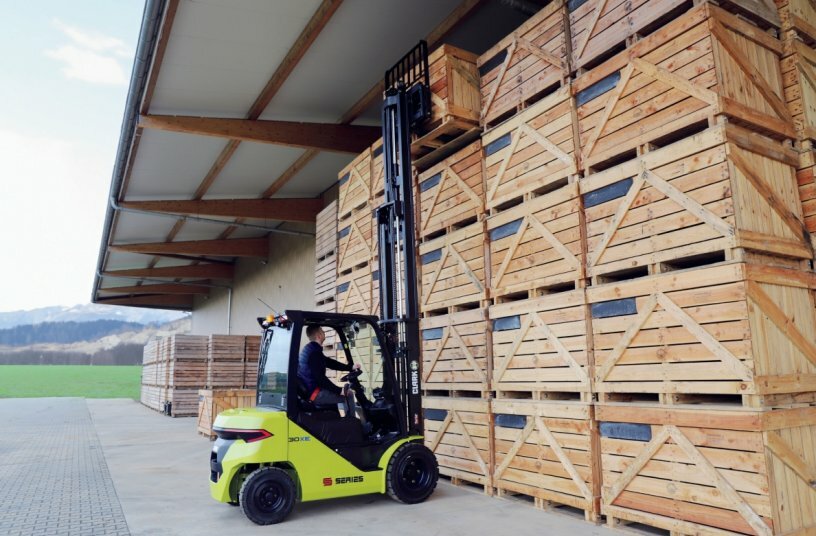 Clark at the LogiMAT 2025: Get Electrified with Crossover-Technology ...