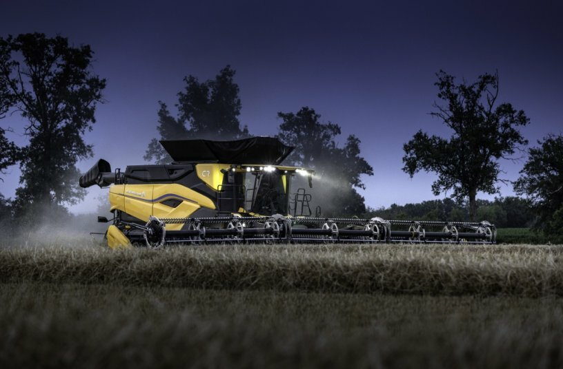 Good Design Award 2023. New Holland wins with CR11 Combine Harvester ...