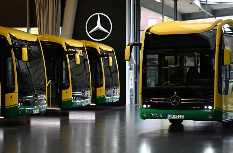 Mercedes-Benz eCitaro electrifies inter-city routes: 45 electric buses ...