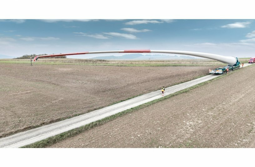 Premiere for ENERCON: New BladeLifter from TII SCHEUERLE masters first ...