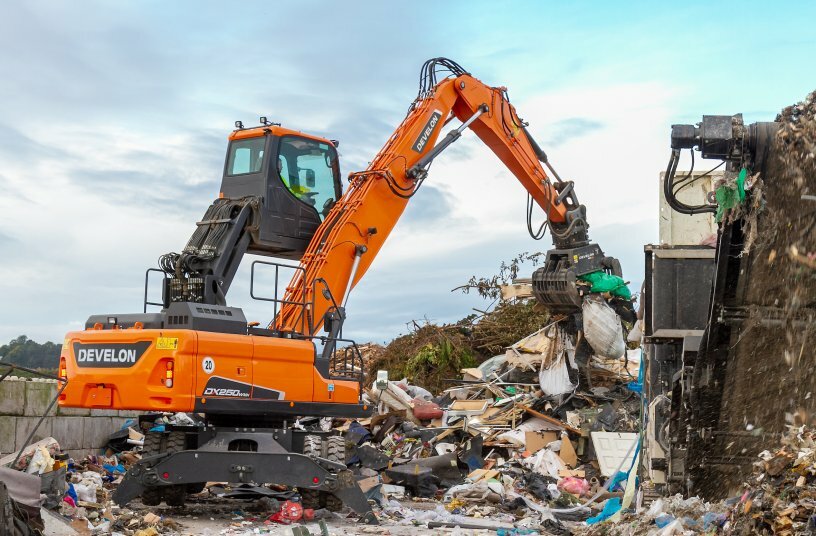 New DX230WMH-7 & DX250WMH-7 Material Handlers from Develon | LECTURA Press