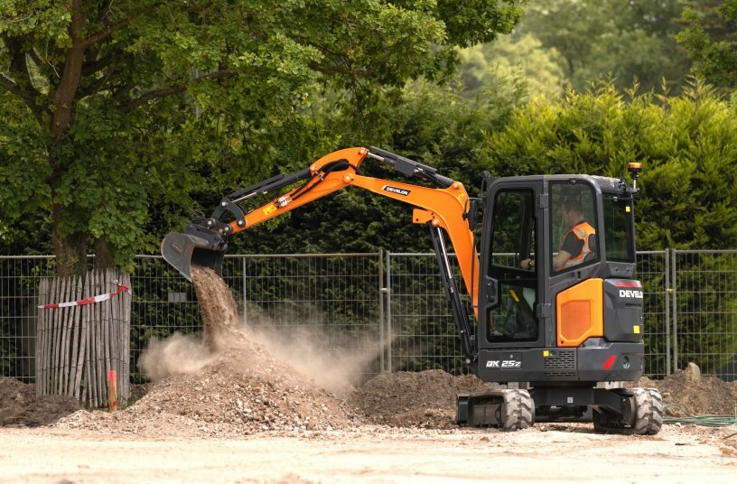 Develon Launches New DX25Z-7 Mini Excavator | LECTURA Press