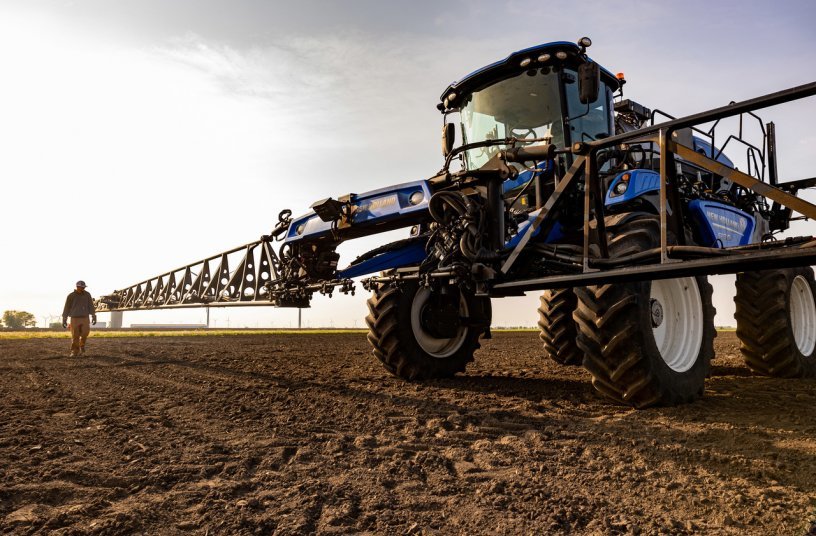 New Holland Guardian™ Front Boom Sprayer with PLM Intelligence and Pro ...