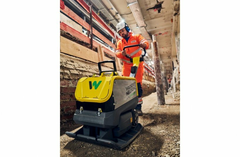 Construction site at the Munich central station: Working without direct ...