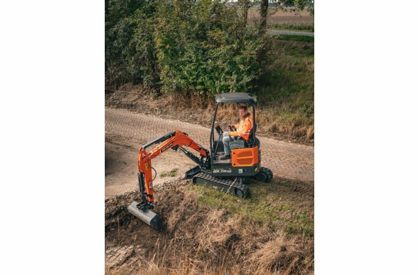 DEVELON Electric-Powered Mini-Excavator | LECTURA Press