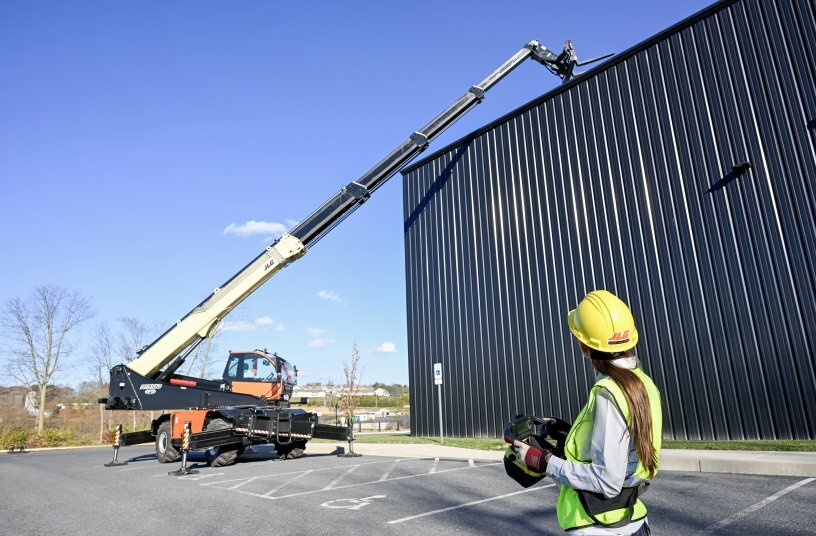 JLG Launches New R13100 Rotating Telehandler with Advanced Features ...