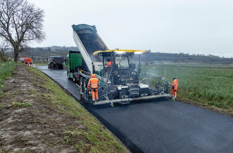 The new Dash 5 road paver proves itself in wind and weather | LECTURA Press